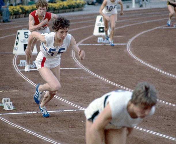ENGLISH SPRINTER & Eventual Silver Medallist Ann Packer 1964 PHOTO $8. ...