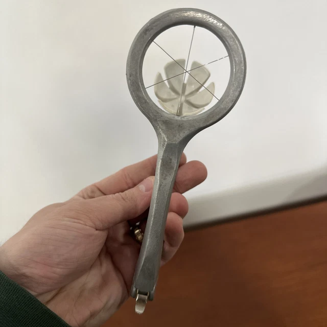 VTG WESTMARK COLUMBUS 6-wedger egg cutter spring-loaded locking clasp ...