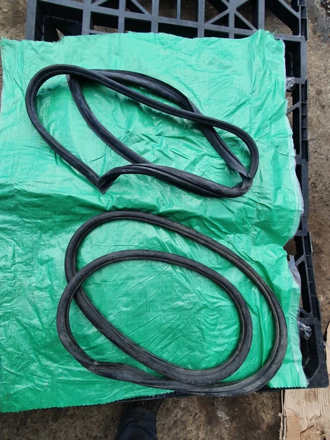 HILLMAN HUNTER,HUMBER SCEPTRE,SINGER Vogue Front Screen Rubber Perfect ...