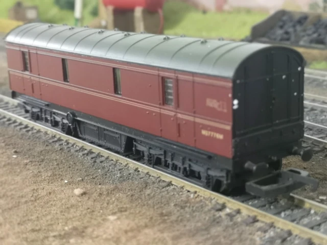LIMA 305358 GUV Bogie Parcels Van 37762 LMS Maroon OO Gauge Boxed £14. ...