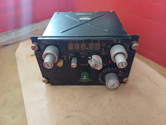 AIRCRAFT PARTS VARIOUS COCKPIT INSTRUMENT PANEL CLANSMAN U/VHF RADIO ...