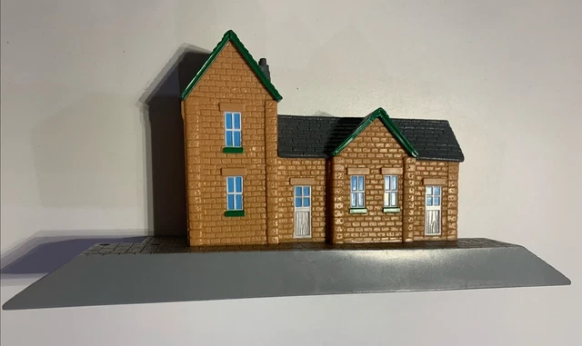 THOMAS & FRIENDS Trackmaster Maithwaite Station NO sign Gullane 2006 ...