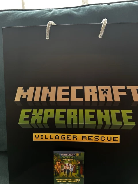 MINECRAFT EXPERIENCE CAPE Code Official Merchandise London 2025 + Bag £ ...