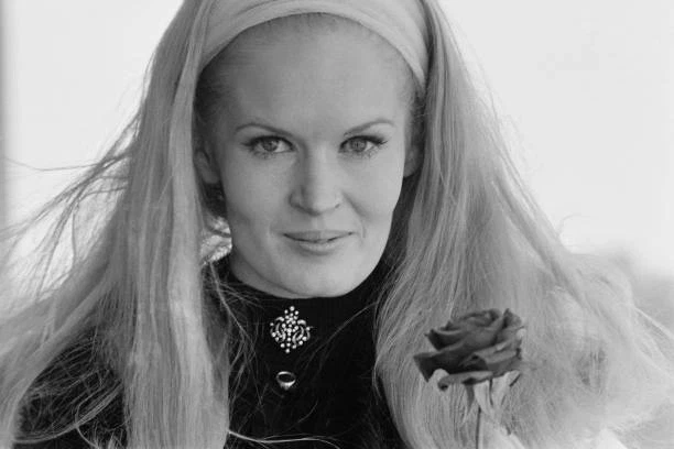 AMERICAN COUNTRY SINGER Lynn Anderson Posed 1971 OLD PHOTO $8.50 ...
