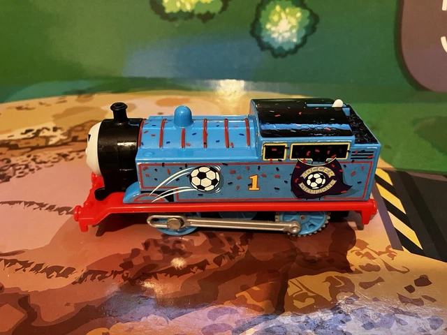 TRACKMASTER RED VS BLUE THOMAS Thomas & Friends Motorised Battery Train ...
