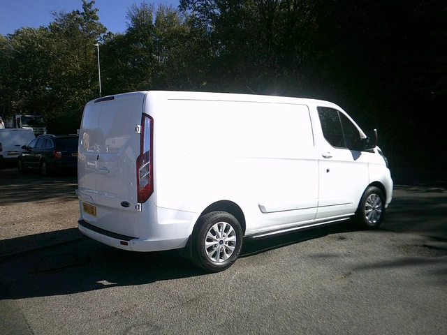 FORD TRANSIT CUSTOM LIMITED,2021,71 REG,WHITE,ONLY 107k,1 OWNER,VERY ...