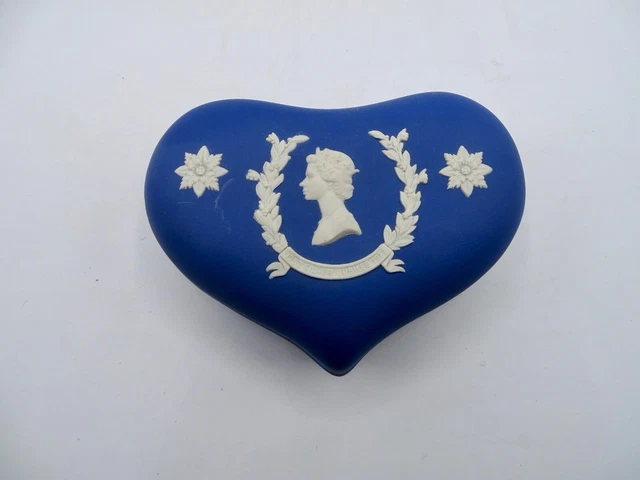 WEDGWOOD ROYAL BLUE Jasperware HRM Queen Elizabeth II Silver Jubilee Heart Box £20.48 - PicClick UK