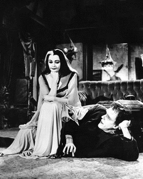 Yvonne De Carlo Comme Lily Munster Fred Gwynne 8x10 Photo Merveilleux