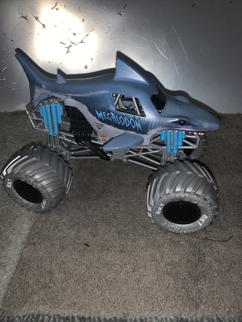 MONSTER JAM MEGALODON Monster Truck Die-Cast Vehicle, 1:24 Grey Wheels ...