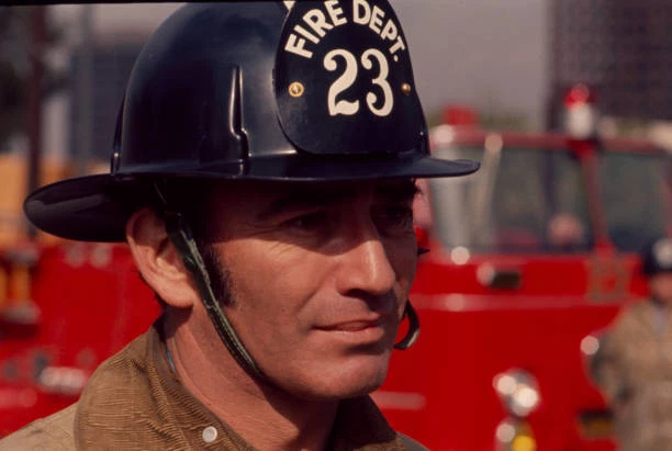 JAMES DRURY IN tv series Firehouse 1974 Old Photo EUR 6,06 - PicClick FR