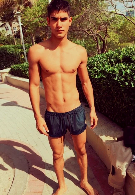 Shirtless Male Athletic Swimmers Build Jock Hunk Bare Foot Dude Photo