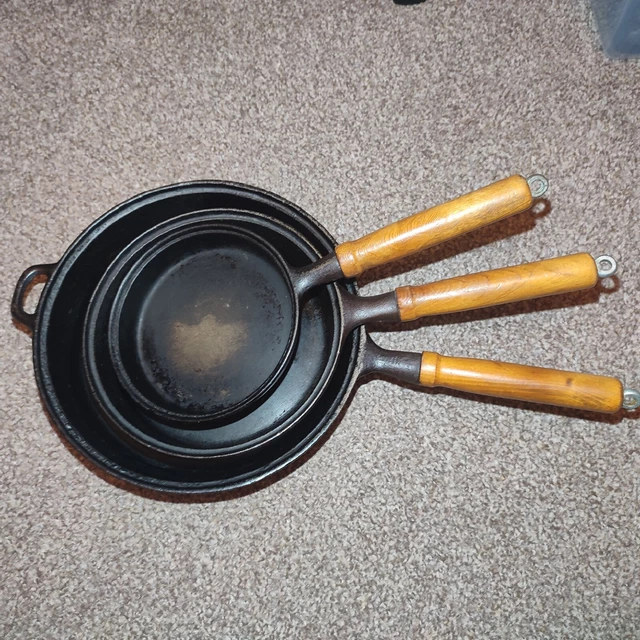 VINTAGE CAST IRON Skillets Wooden Handle Cottage Kitchen Heavy Set of 3 ...