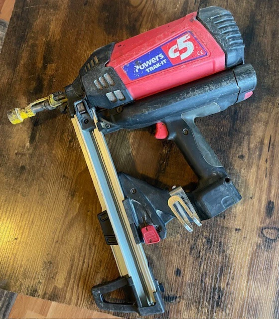 POWERS FASTENERS TRAK-IT C5 Pneumatic Nailer Gas Tool - Black/Red ...