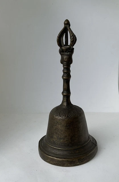 ANCIENNE CLOCHE DE table Bouddhiste avec Vajra Tibet EUR 60,00 ... ANCIENNE CLOCHE DE table Bouddhiste avec Vajra Tibet EUR 60,00 ...