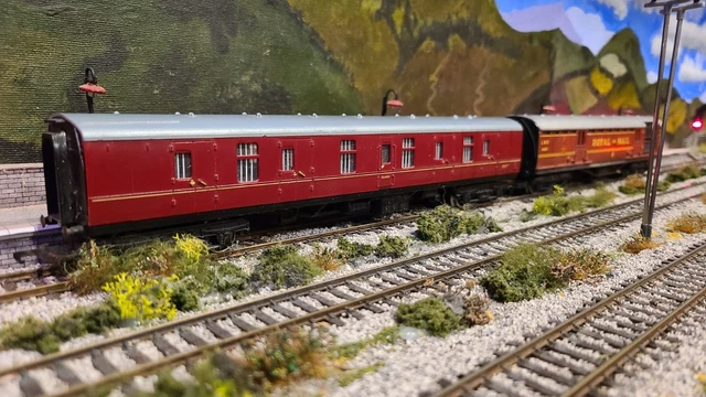 2 X TRIANG 00 Gauge Parcels Coaches £16.13 - PicClick UK