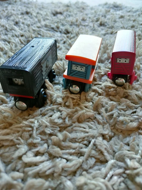 THOMAS THE TANK Engine And Friends Wooden Trains in Disguise £20.00 ...