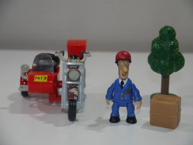 POSTMAN PAT BUNDLE SDS Motorbike with a Side Car Pat Motorbiker Figure ...