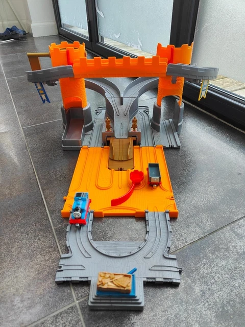 THOMAS THE TANK Engine Thomas Adventure Castle Set For children 3-7 ...