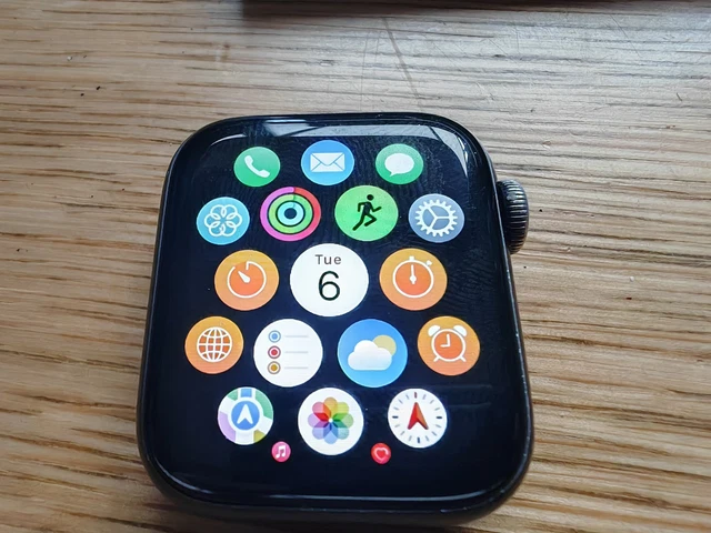 APPLE WATCH SE Nike 1st Generation GPS 40mm Silver Aluminium Case ...