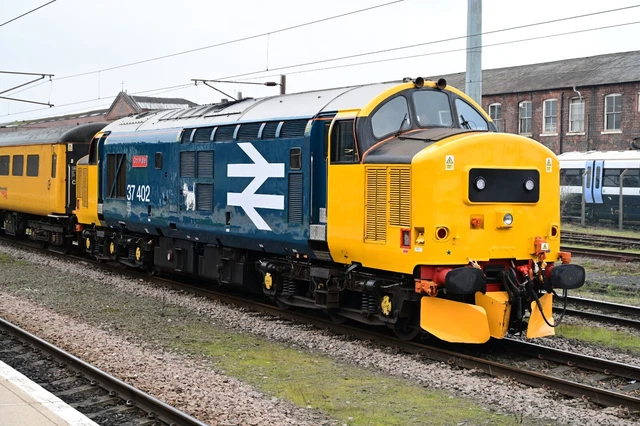CLASS 37 NO 37402 in revised at doncaster £1.20 - PicClick UK