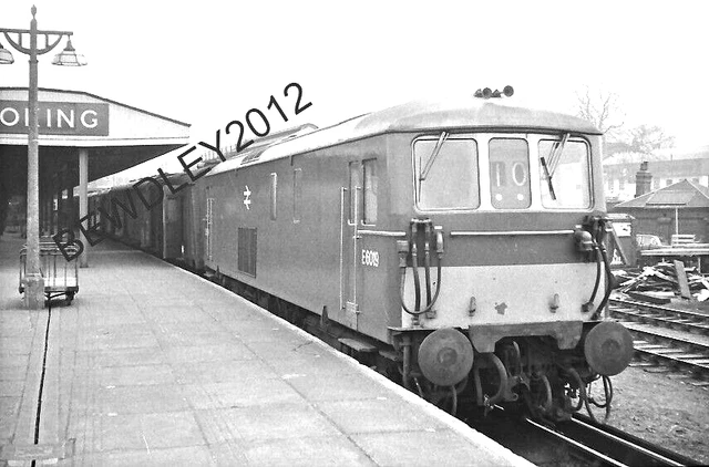 NEGATIVE 35MM E6019 AT WOKING STATION DATE UNRECORDED + COPYRIGHT £3.99 ...
