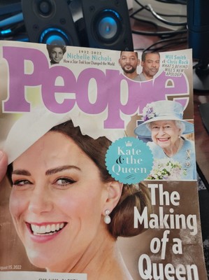PEOPLE MAGAZINE THE making of a Queen August 15th 2022 rare queen ...