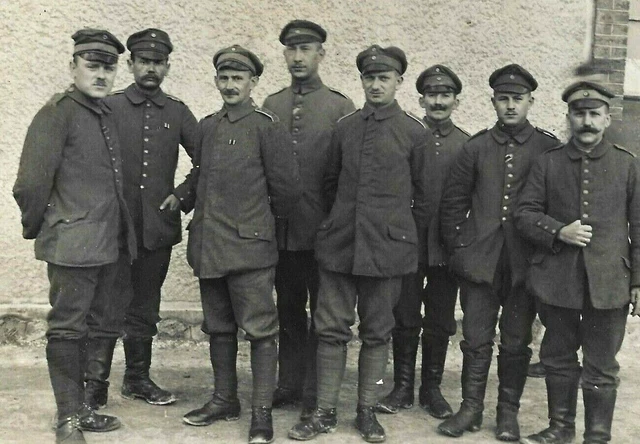 WW1 MILITARY PHOTO Postcard German Soldiers Group Army Outside Building ...