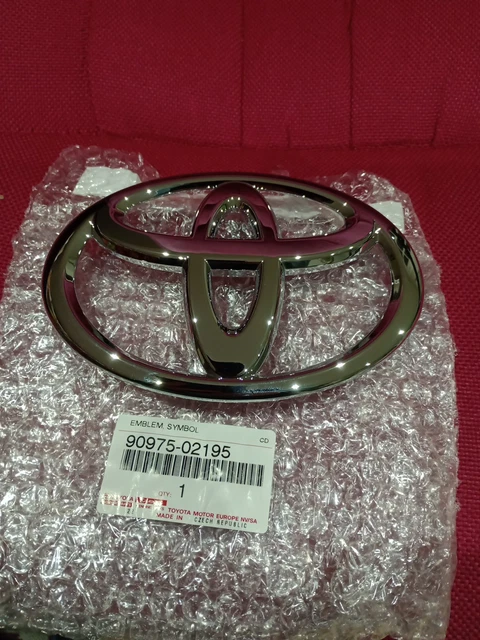 GENUINE NEW TOYOTA GRILLE BADGE Front Logo Emblem Aygo Mk2 2014-2022 ...