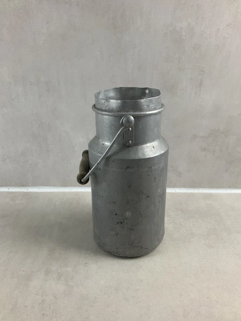 ANCIEN POT À lait bidon de lait en aluminium ? vintage avec bouchon EUR ...