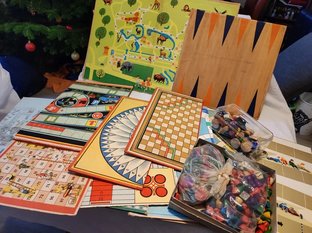 ALTE SPIELBRETTER/PAPPEN-FIGUREN HOLZ -Plastik Würfel DDR und früher ...