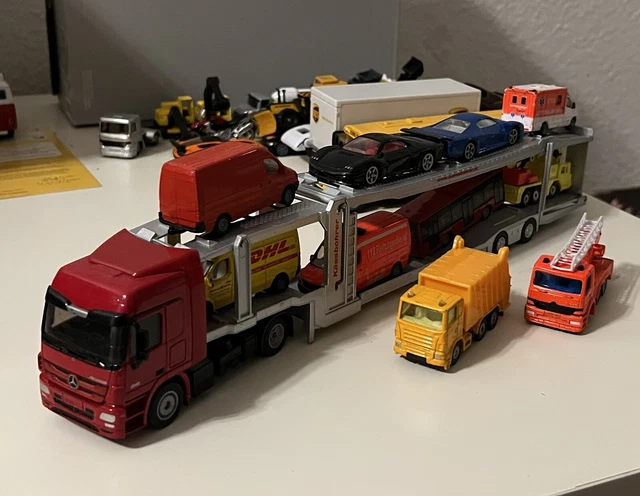 SIKU 3934 MERCEDES Autotransporter mit 10 Siku Modellen Rot/Silber - 1: ...