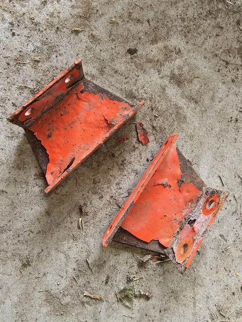 WESTWOOD T1600 RIDE ON MOWER TRANSMISSION GEARBOX SUPPORT Brackets £15. ...
