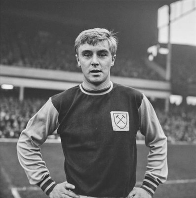 ENGLISH FOOTBALLER JOHNNY Byrne of West Ham United 1960s OLD PHOTO EUR ...