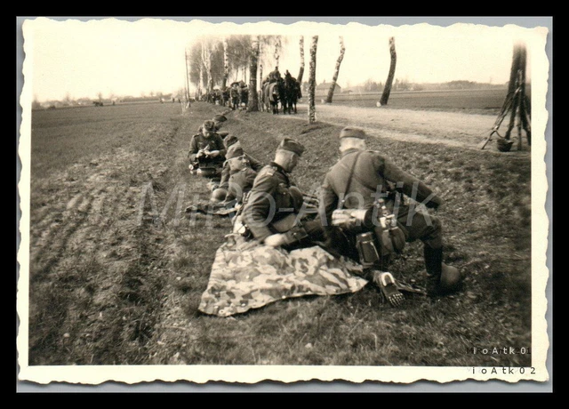 FOTO, WK2, EINSATZ Leslau/Włocławek, die Kolone auf dem Weg rtg. Front ...
