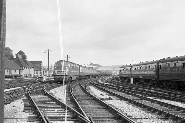35MM NEGATIVE BR DH Type 4 WARSHIP Diesel D855 'TRIUMPH' Newton Abbot ...