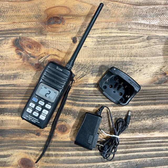 MARINE RADIO ICOM IC-M32 VHF Two Way Transceiver & Charger Waterproof ...