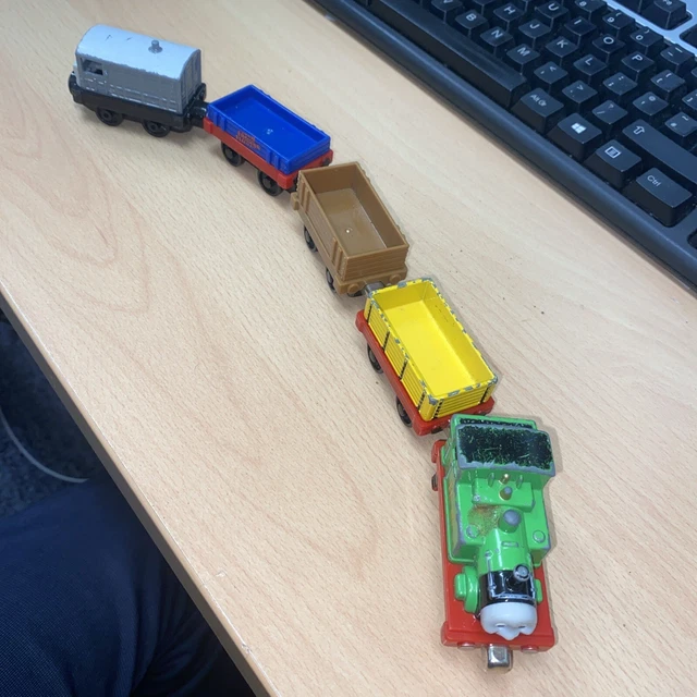 THOMAS THE TANK engine take n play Oliver with Toad the Brake van and ...