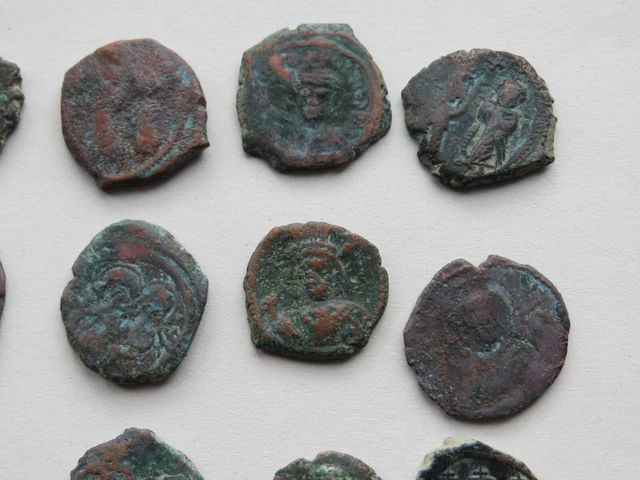 RACCOLTA 23 PEZZI monete bizantine antiche. per lo più 6-11 ° secolo dC ...
