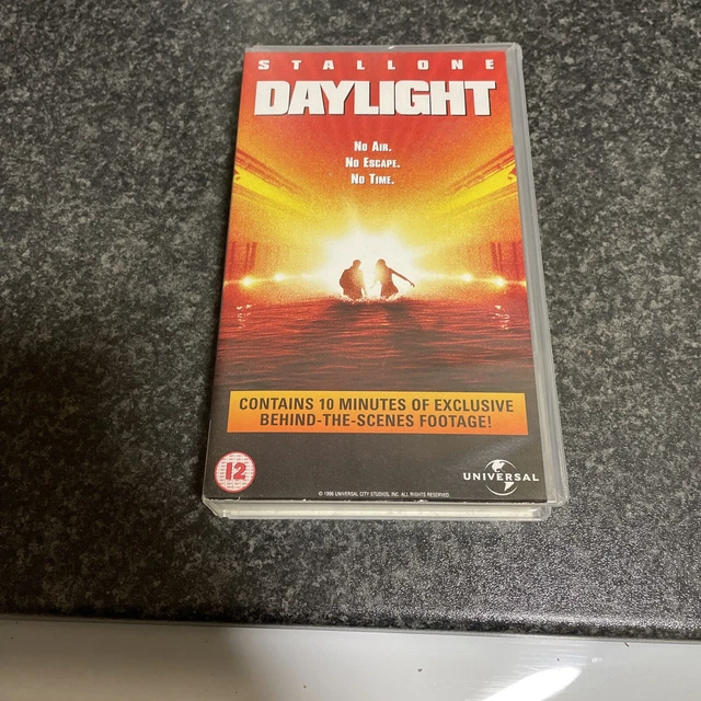 DAYLIGHT - VHS - Sylvester Stallone - 10 Minutes Of Exclusive Footage £ ...
