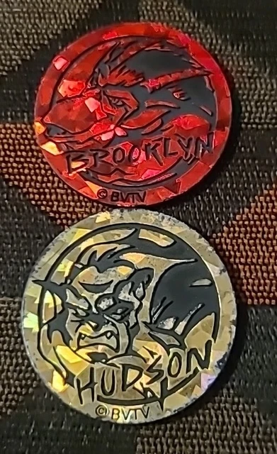 GARGOYLES POGS PLASTIC Slammer Kini Hudson Gold # 1 & Brooklyn Red # 8 ...