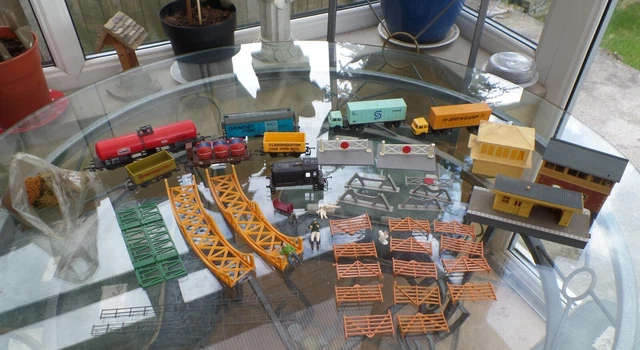 JOB LOT OO/HO GAUGE MODEL RAILWAY LAYOUT PARTS for triang hornby peco ...
