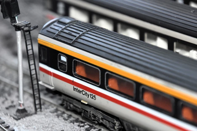 LIMA MK3 INTERCITY 125 HST Executive Swallow 1st Class Coach 41121 Long ...