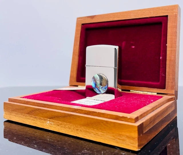 ZIPPO FEUERZEUG MIT Emblem Perlmutt und Silber Emblem SILVER PLATE 1996 ...