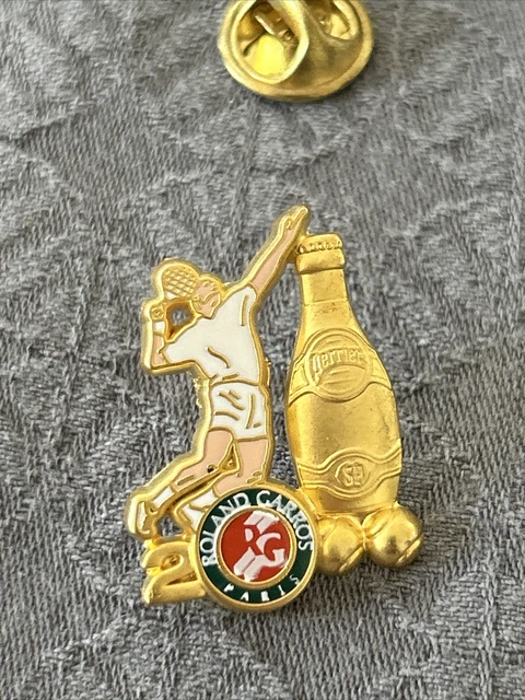 PIN'S ARTHUS-BERTRAND ROLAND Garros Perrier Doré 2000 20 X 25 mm EUR 10,00 - PicClick FR