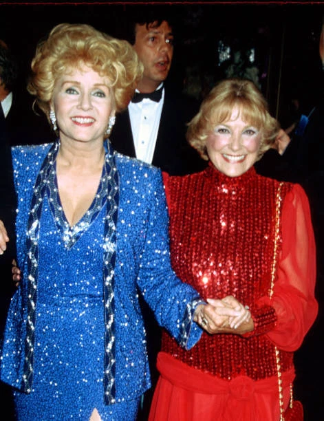 DEBBIE REYNOLDS & June Allyson at 35th Thalians Gala at Cent - 1990 Old ...