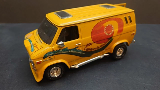 REVELL CHEVROLET CUSTOM Van Built- 1/25 Scale Model Kit Collection Lot ...