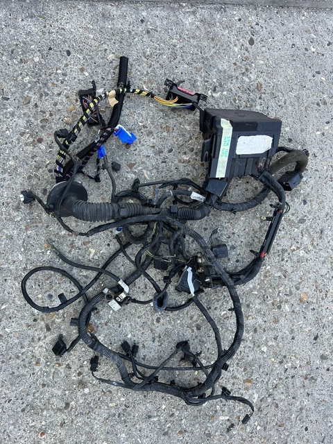 FORD FIESTA MK7 St180 1.6 Ecoboost Engine Bay Fuse Box With Loom 2016 ...