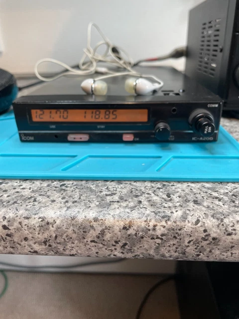 ICOM IC-A200 AIRBAND Aircraft Air traffic control Radio Transceiver £ ...