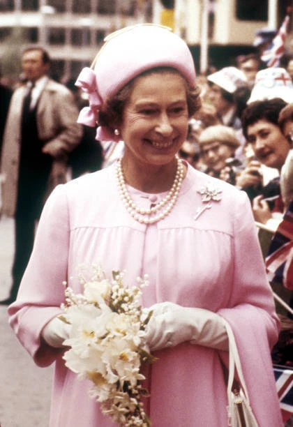 QUEEN ELIZABETH II during her 'walkabout' in the City of Londo- 1977 ...