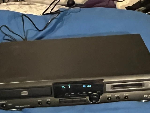 HITACHI COMPACT DISC-MINI Disc Combination Hi - Fi Unit. £39.99 ...